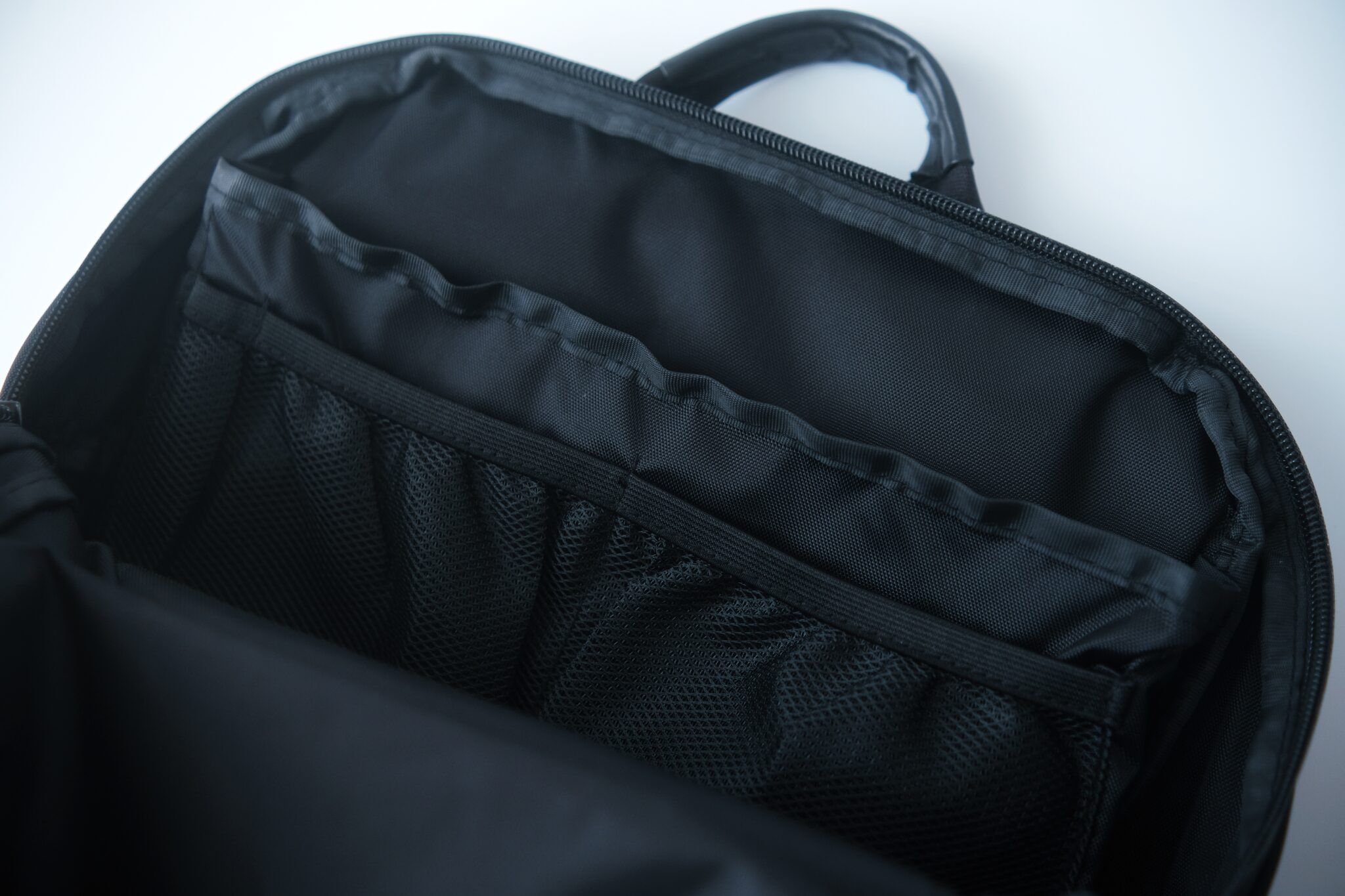 drip | 二階建て構造で整理しやすい新発想バックパック「FLOORPACK」レビュー | monoffee