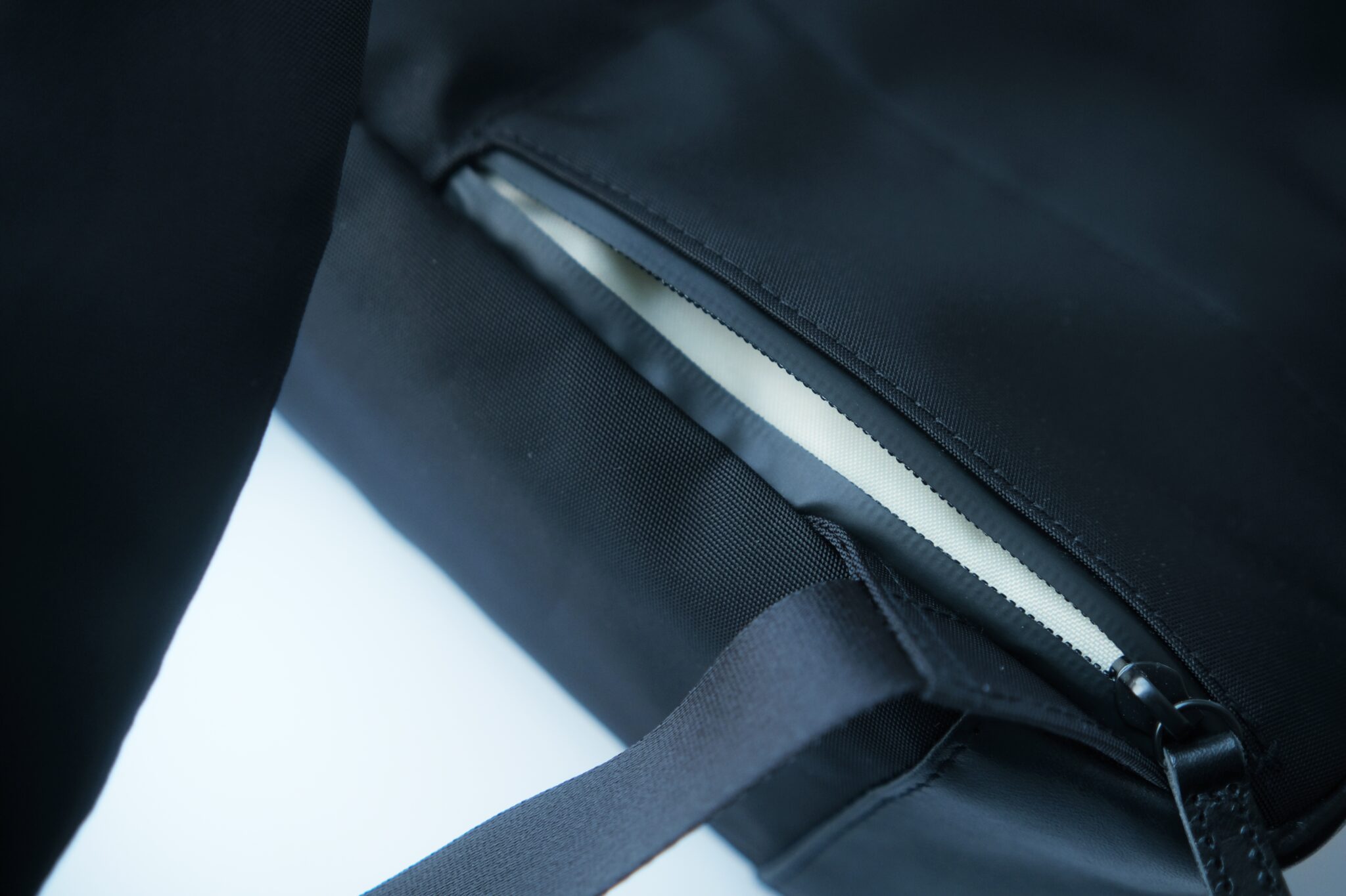 drip | 二階建て構造で整理しやすい新発想バックパック「FLOORPACK」レビュー | monoffee