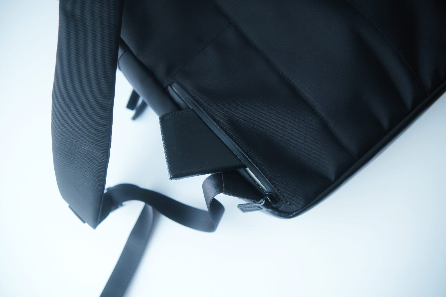 drip | 二階建て構造で整理しやすい新発想バックパック「FLOORPACK」レビュー | monoffee