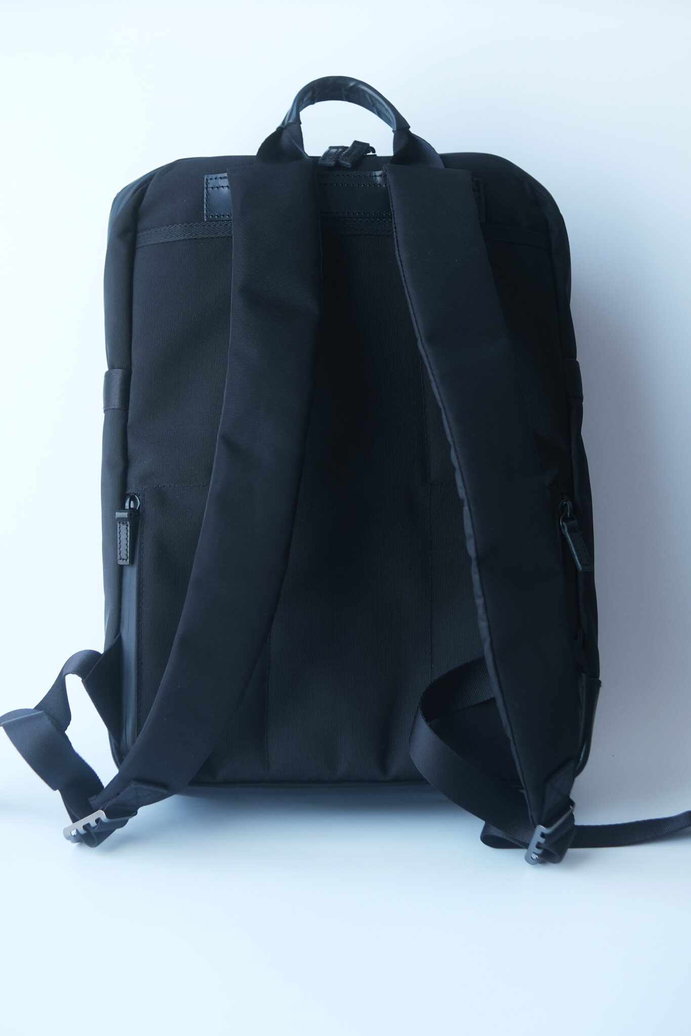 drip | 二階建て構造で整理しやすい新発想バックパック「FLOORPACK」レビュー | monoffee