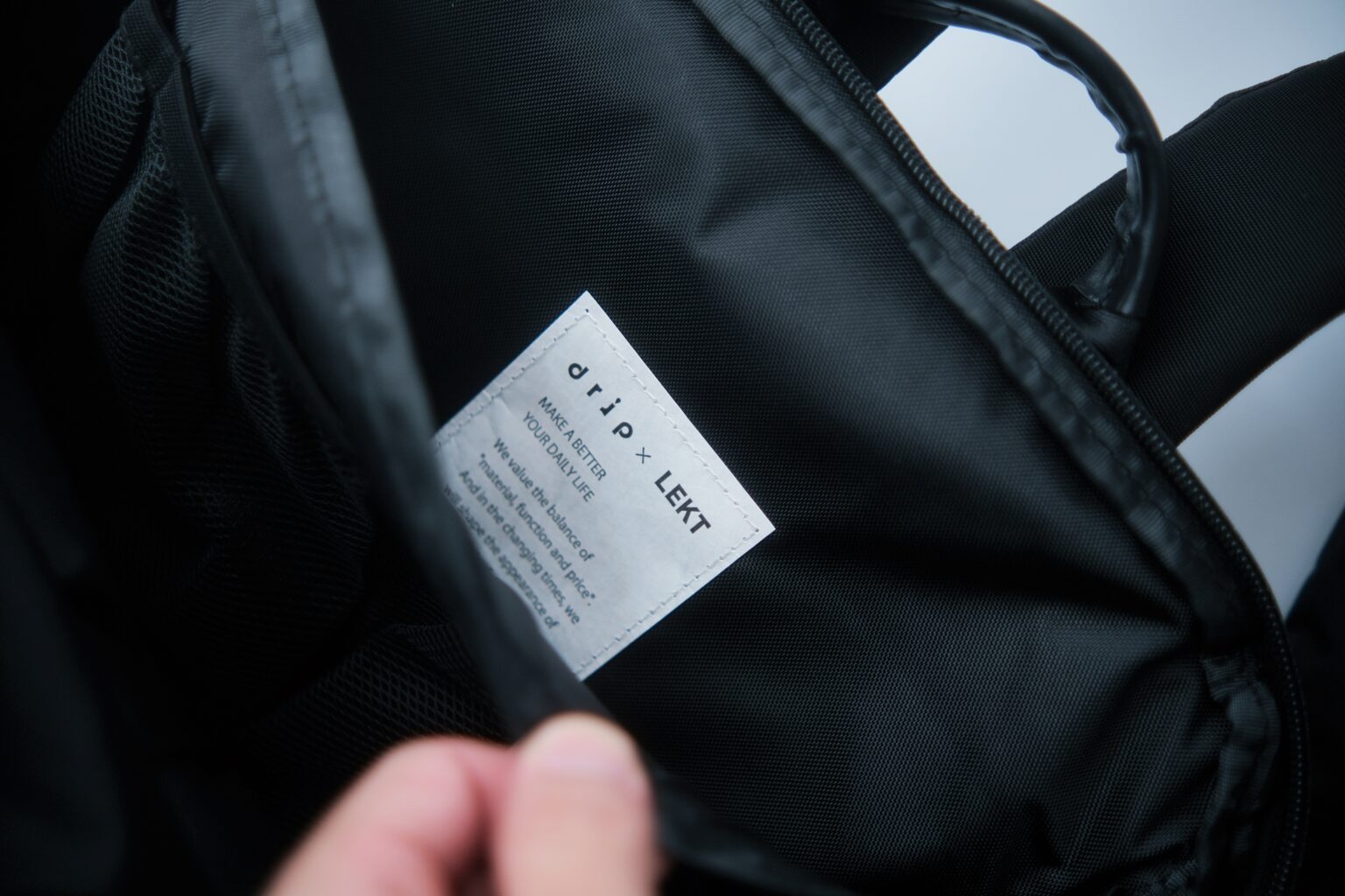 drip | 二階建て構造で整理しやすい新発想バックパック「FLOORPACK」レビュー | monoffee