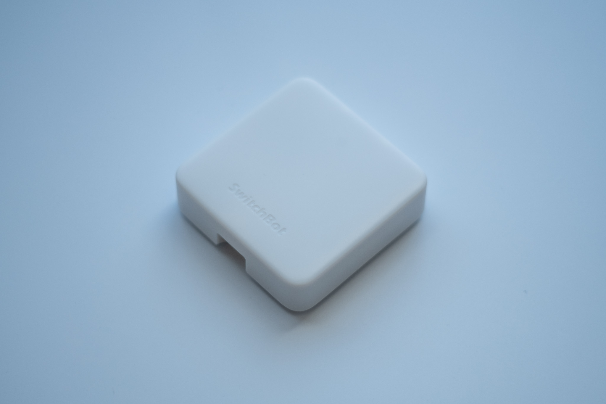 あらゆるリモコンをスマートに「SwitchBot Hub mini」レビュー | monoffee