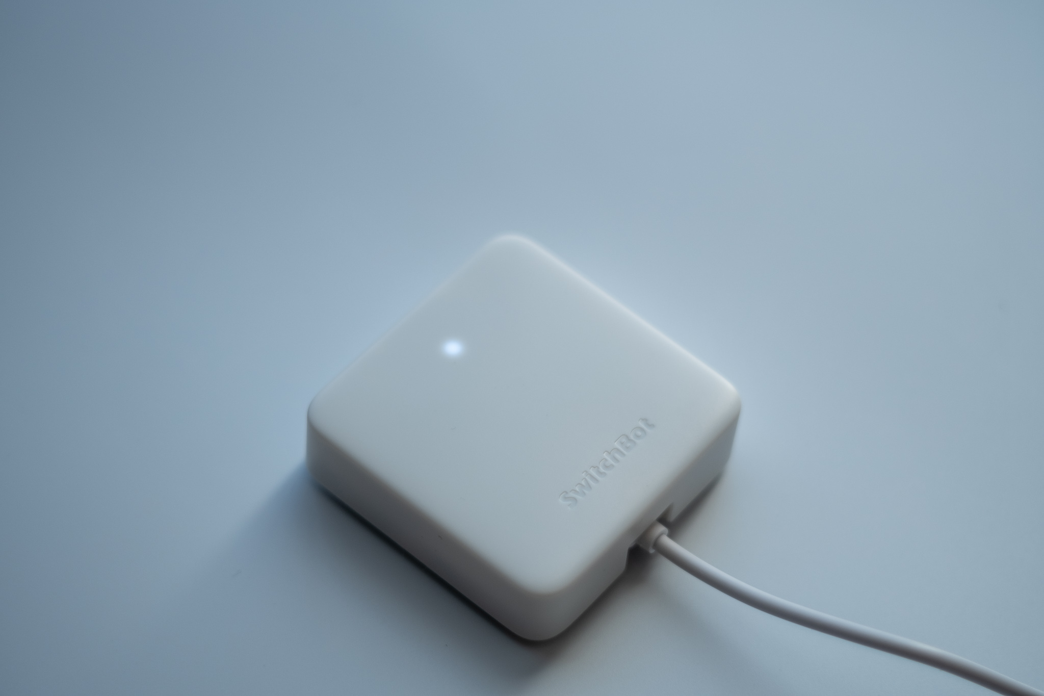 あらゆるリモコンをスマートに「SwitchBot Hub mini」レビュー | monoffee