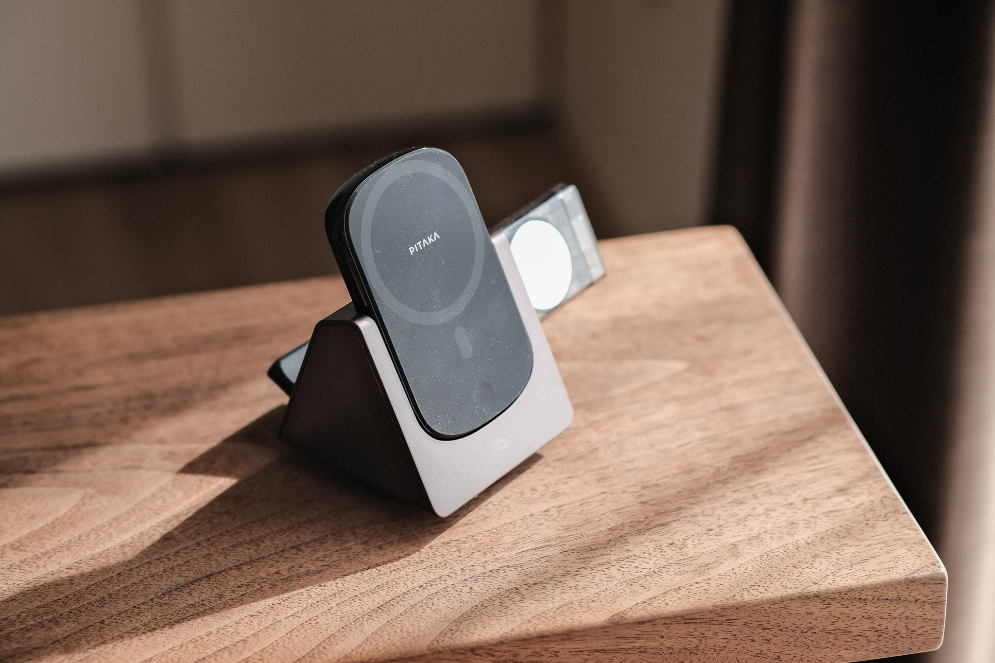 PR | デスクをすっきり魅せる充電器「MagEZ Slider+Power Dongle」レビュー | monoffee