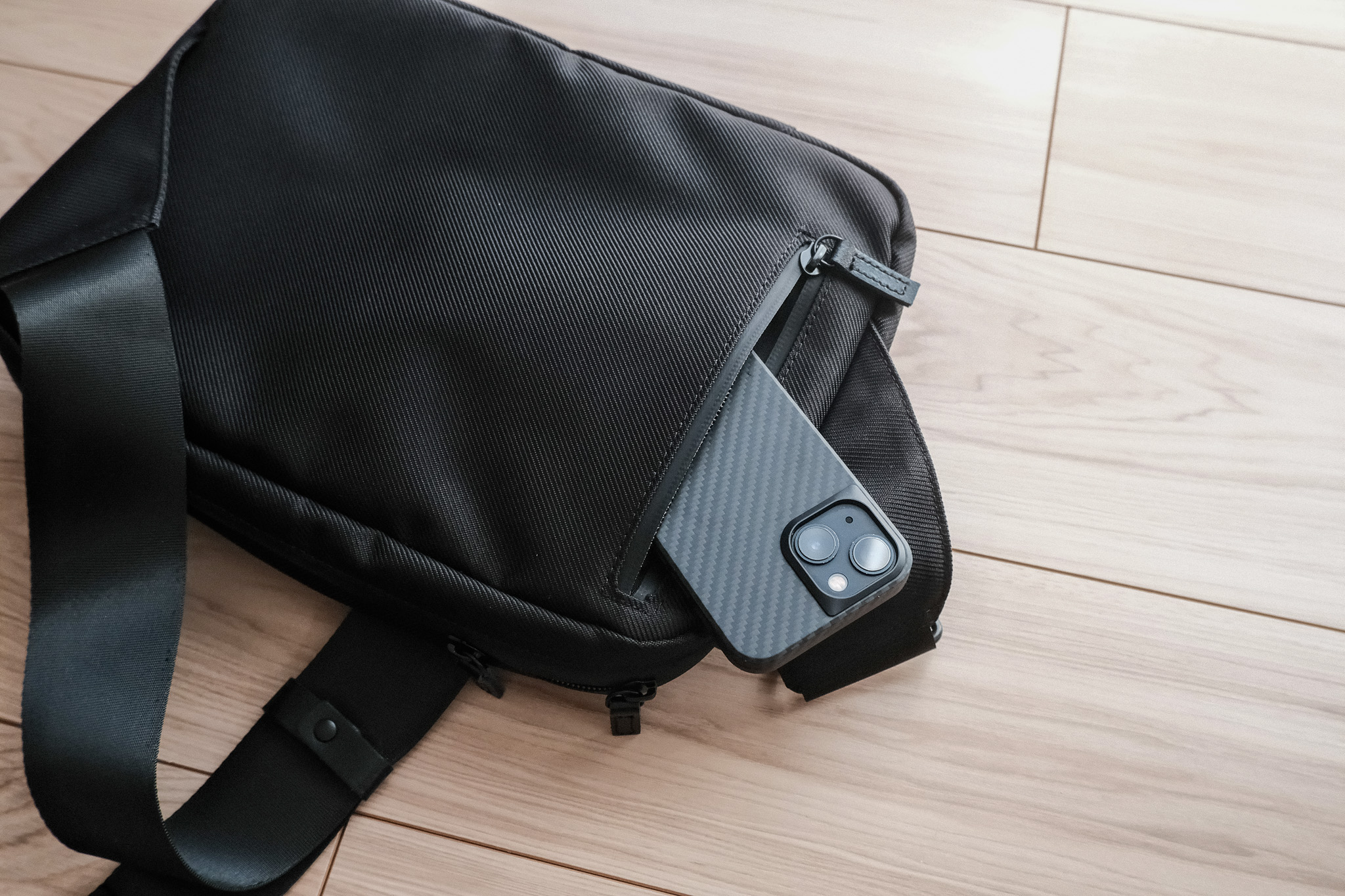 drip | iPadをもっと快適に持ち運ぶバッグ「HALF DAYPACK」レビュー | monoffee