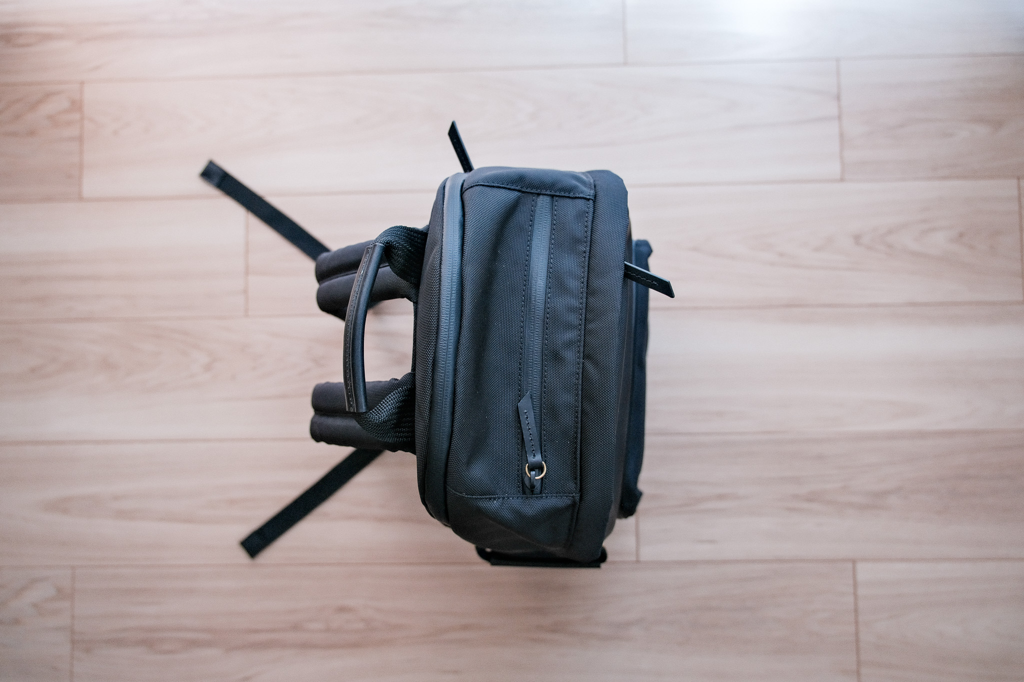 drip | カジュアルなのに高機能。2階建て構造のカメラバッグ「FLOORPACK FLEX」レビュー | monoffee