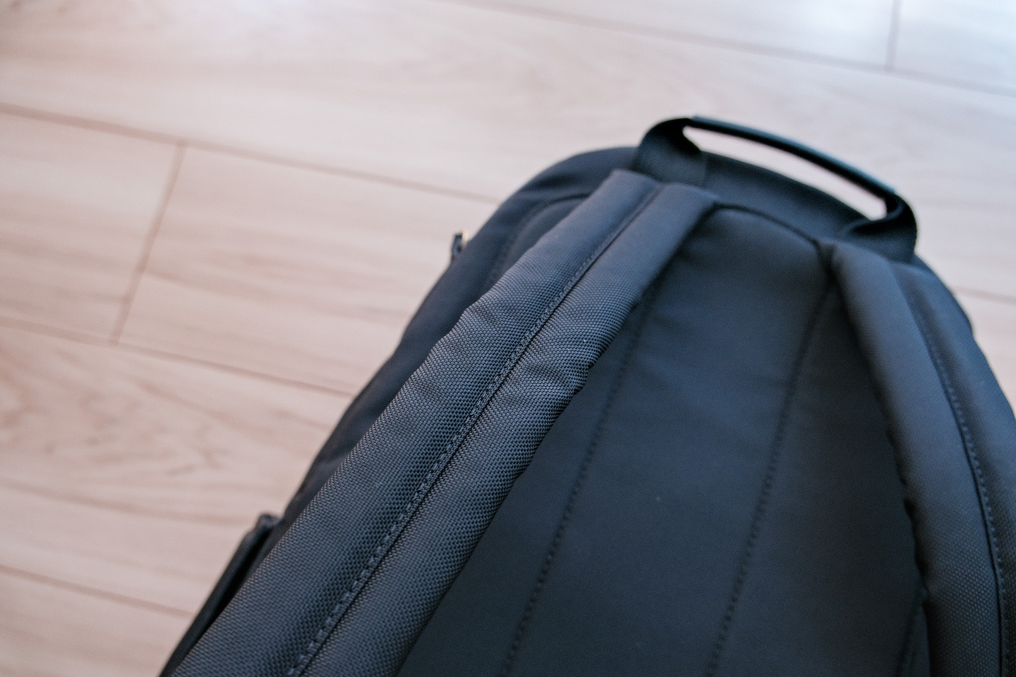 drip | カジュアルなのに高機能。2階建て構造のカメラバッグ「FLOORPACK FLEX」レビュー | monoffee