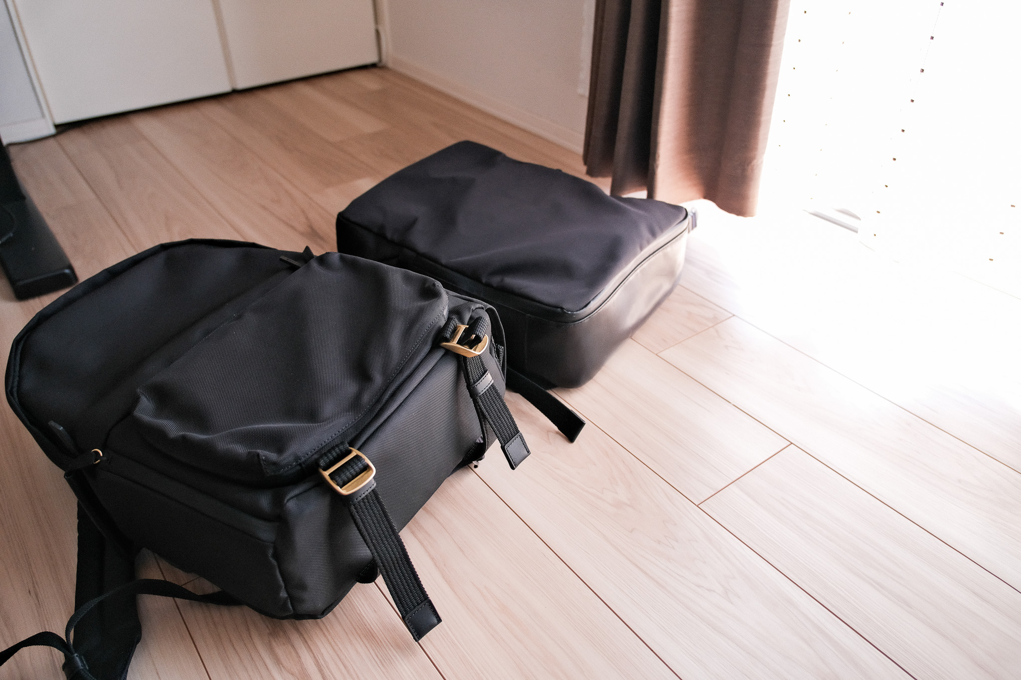 drip | カジュアルなのに高機能。2階建て構造のカメラバッグ「FLOORPACK FLEX」レビュー | monoffee