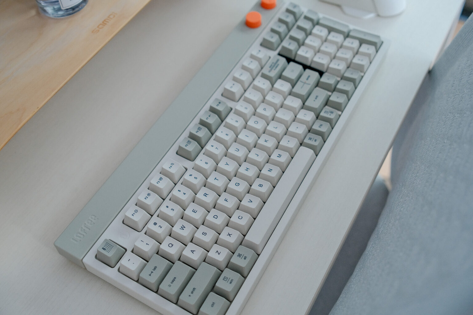 レトロとモダンの調和が美しい！打鍵感・ディティールにこだわり抜いたメカニカルキーボード「LOFREE BLOCK」レビュー | monoffee