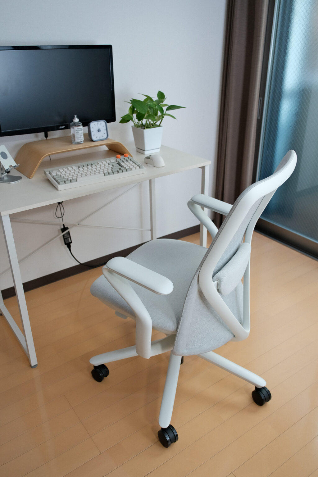 デスク作業をもっと快適に。彫像のような芸術的デザインが美しいオフィスチェア「FLEXISPOT BS13」レビュー | monoffee