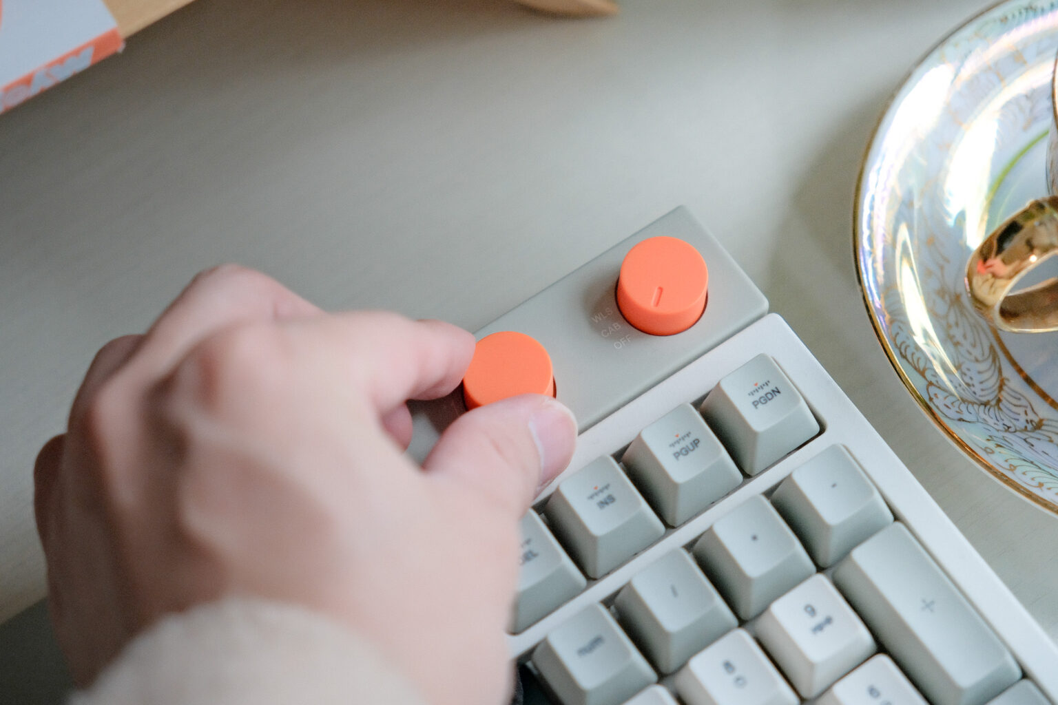 レトロとモダンの調和が美しい！打鍵感・ディティールにこだわり抜いたメカニカルキーボード「LOFREE BLOCK」レビュー | monoffee